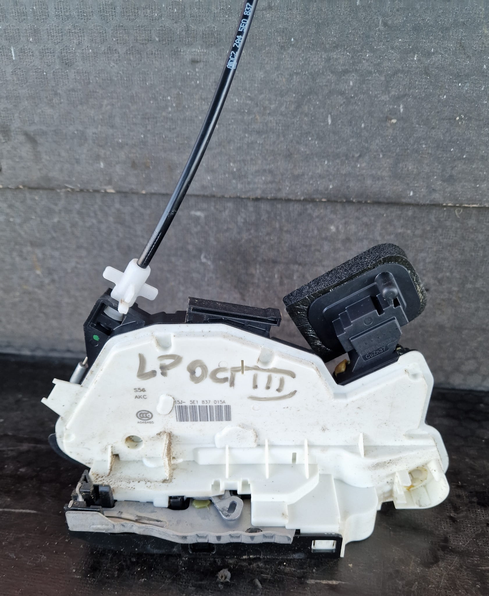 ZAMEK DRZWI LEWY PRZÓD 5E1837015A SKODA OCTAVIA III Patryk Paliwoda P.H.U